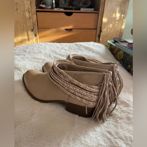 BCBGeneration | Shoes | Nwob Bcbgeneration Braided Ankle Boots Size 8 ...